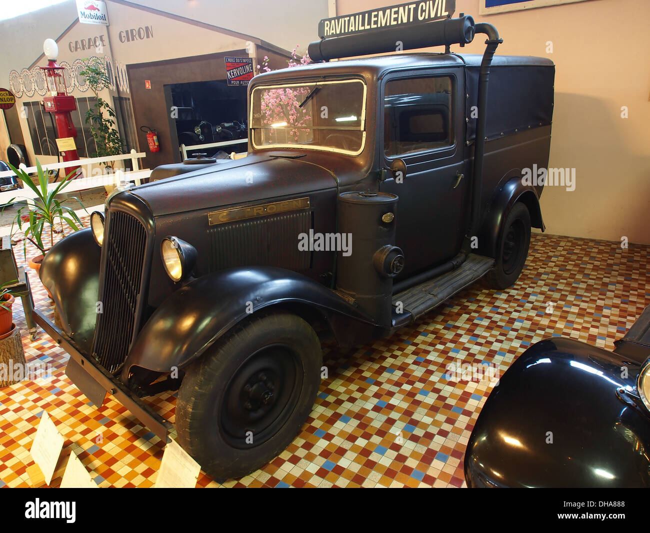 9cv hi-res stock photography and images - Alamy