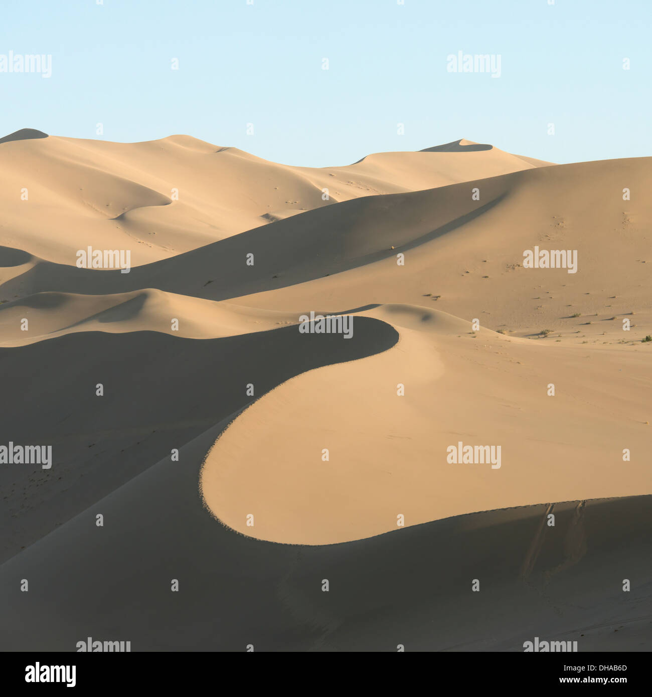 Desert Landscape Of Sand Slopes And Ridges Stock Photo - Alamy