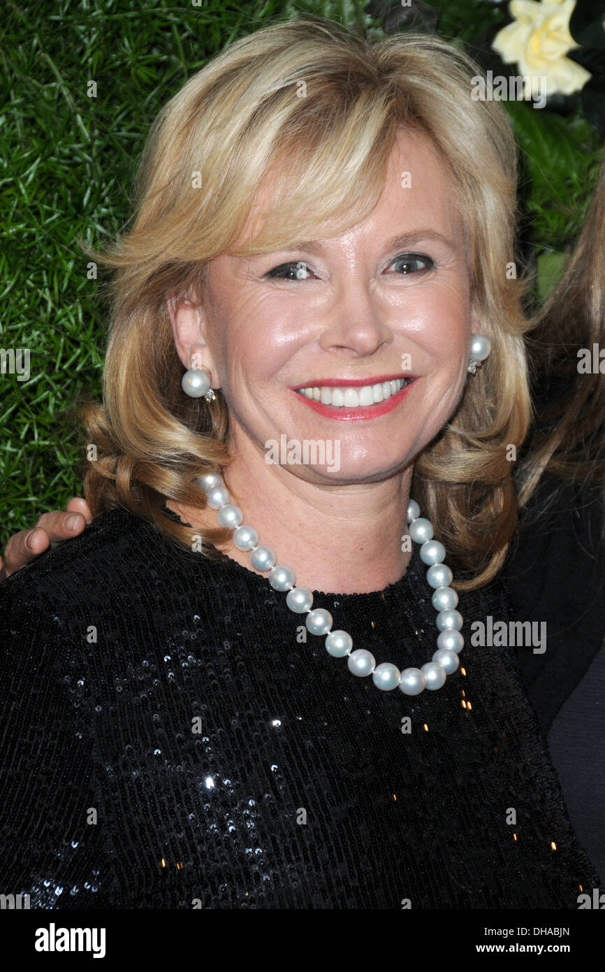 Sharon Bush 2012 Bid to Save Earth: Green Auction at Rackefeller Centre ...