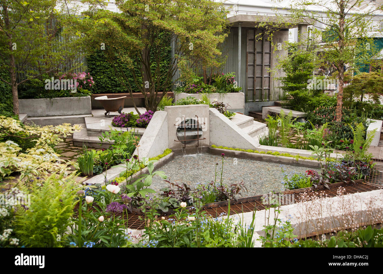 Chelsea Flower Show 2013, The Wasteland, Designer Kate Gould. Gold ...