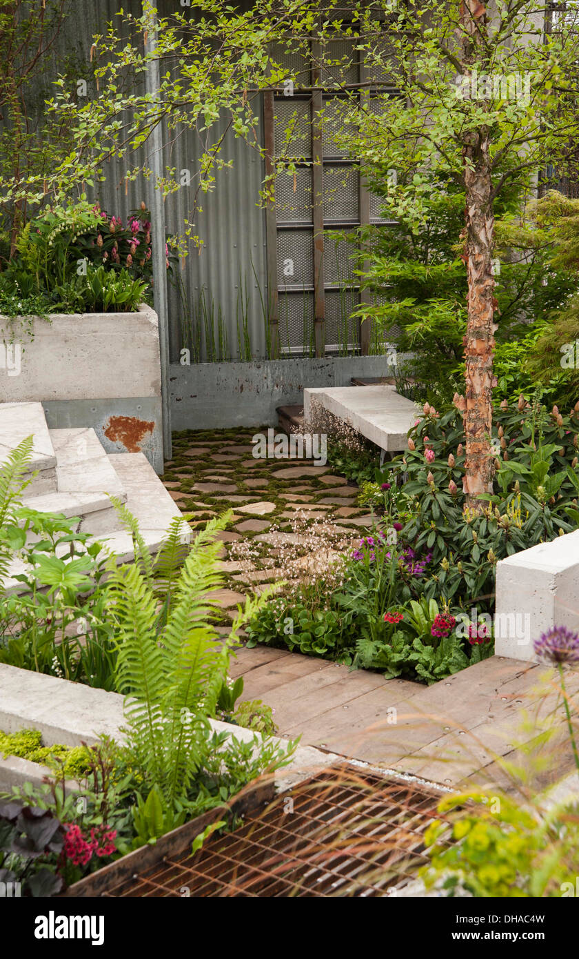 Chelsea Flower Show 2013, The Wasteland, Designer Kate Gould. Gold ...