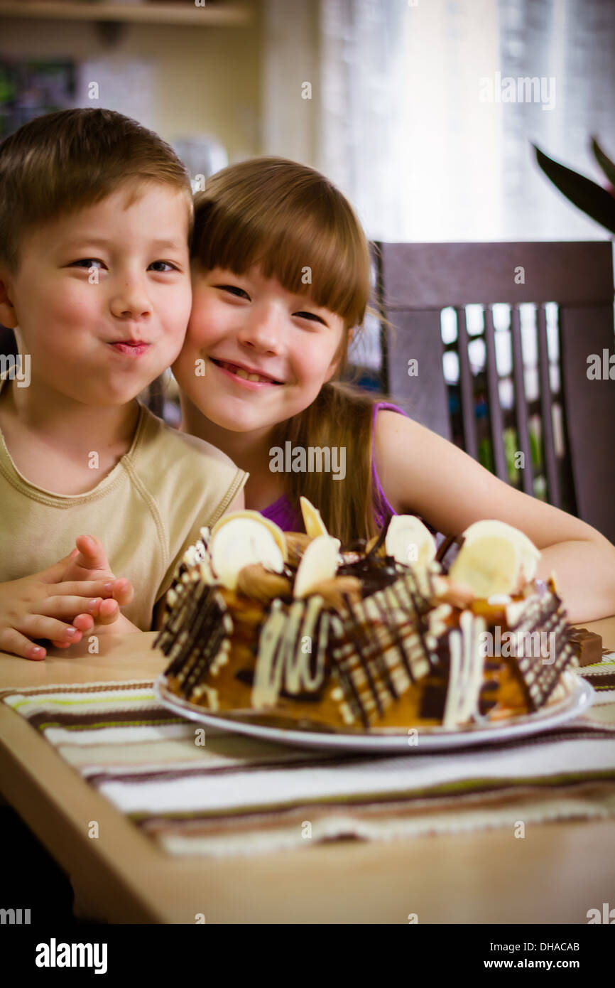 Boy cake table fun children hi-res stock photography and images - Alamy
