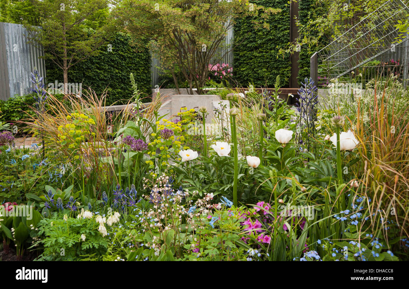 Chelsea Flower Show 2013, The Wasteland, Designer Kate Gould. Gold ...