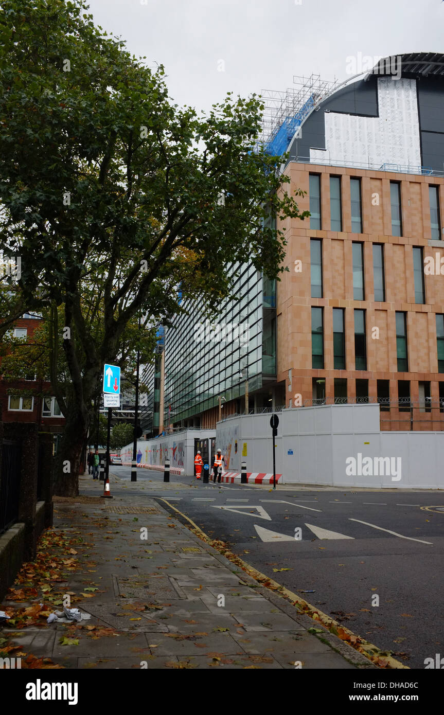 Construction of the new Francis Crick Institute in London's King's ...