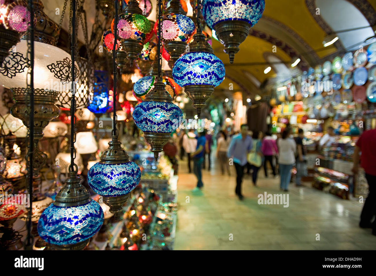 Lamps in display at grand bazaar hi-res stock photography and images ...