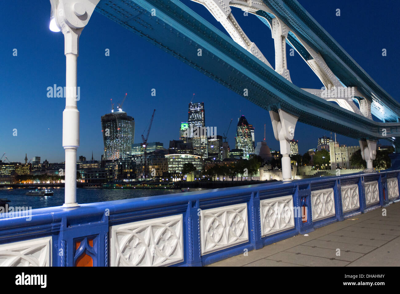 London bridge lights hi-res stock photography and images - Alamy