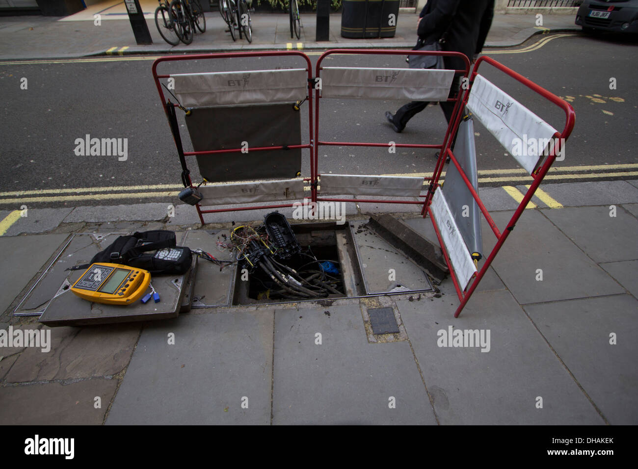 Cable manhole hi-res stock photography and images - Alamy