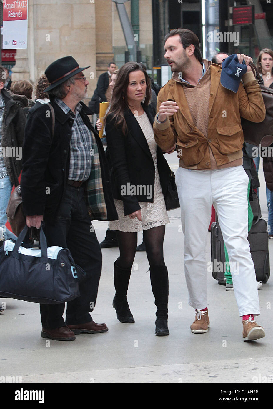 Pippa Middleton and Viscount Arthur de Soultrait head to a aurant on ...