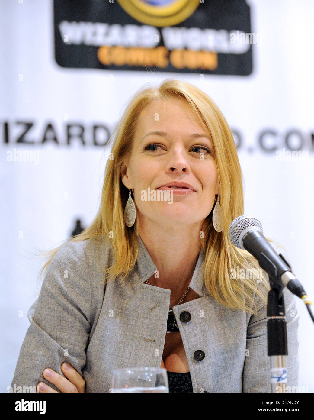 Jeri Ryan Toronto Comic Con at Metro Toronto Convention Centre Toronto ...