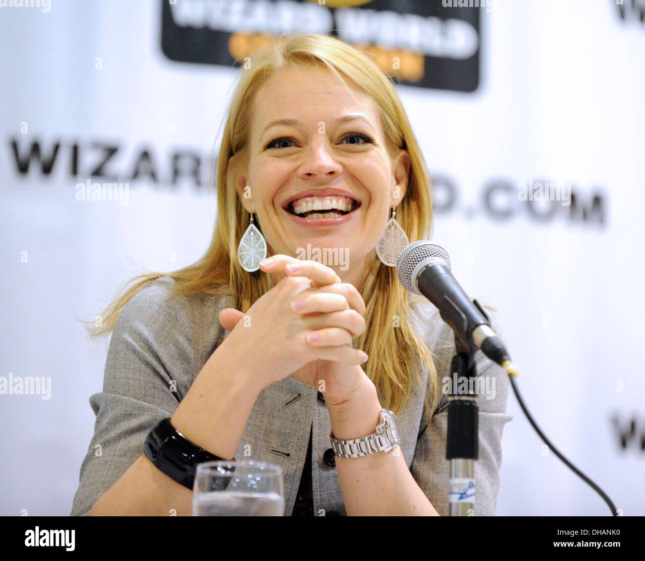 Jeri Ryan Toronto Comic Con at Metro Toronto Convention Centre Toronto ...