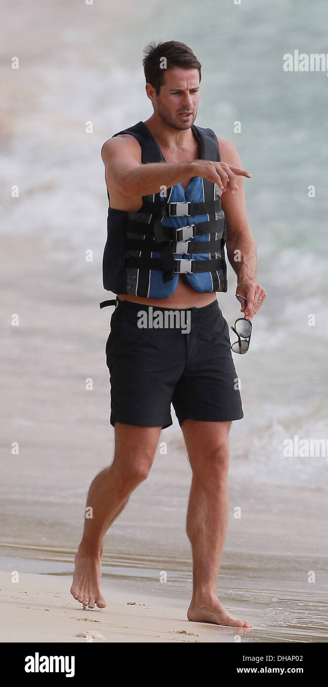Jamie Redknapp enjoys time on beach in Barbados while on holiday with ...