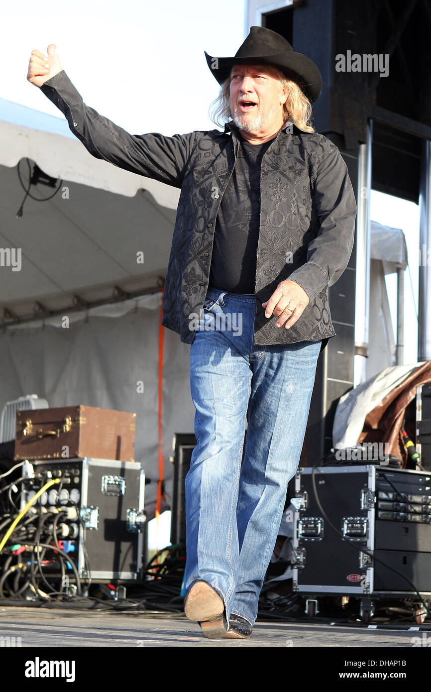 Country Music artist John Anderson performs at Balloons Over Paradise ...