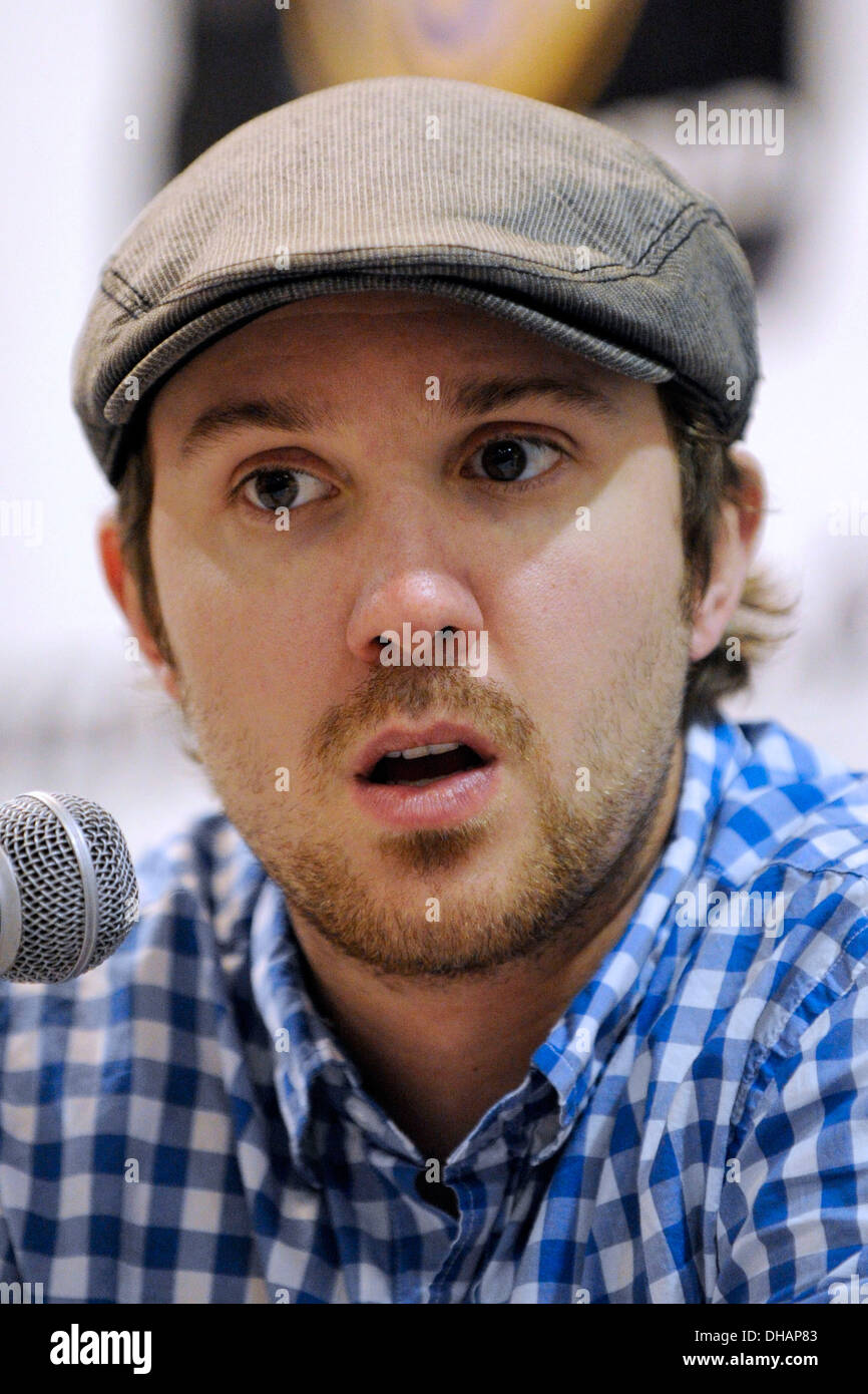 Sam Huntington Toronto Comic Con at Metro Toronto Convention Centre ...