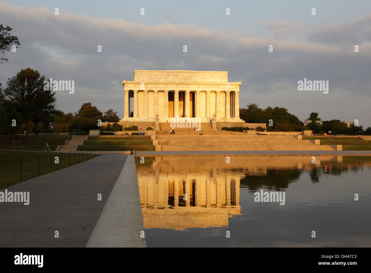 Water reflection and lincoln memorial hi-res stock photography and ...