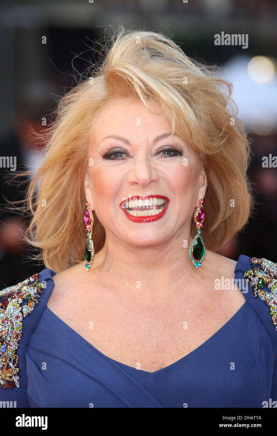 Elaine paige portrait hi-res stock photography and images - Alamy