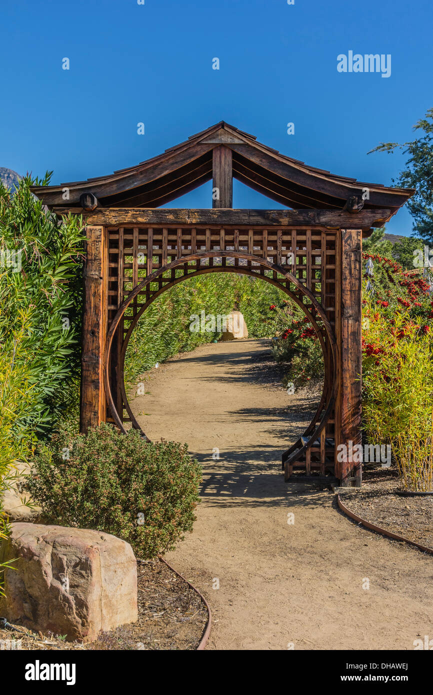 Asian Design Garden Gate 100 Moon Gate Ideas | Moon Gate, Japanese