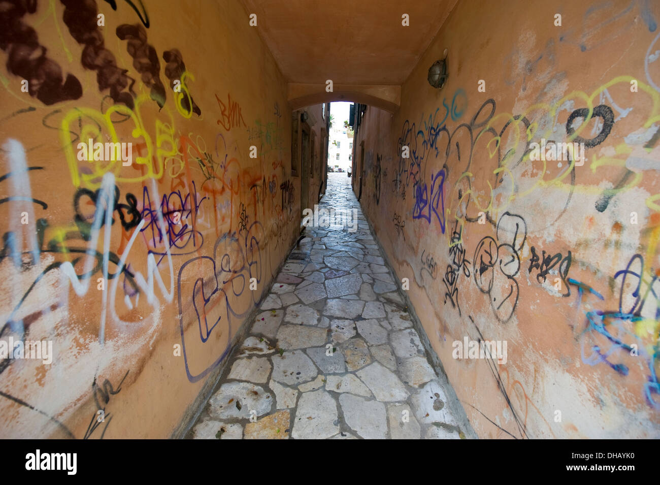 Alley graffiti hi-res stock photography and images - Alamy