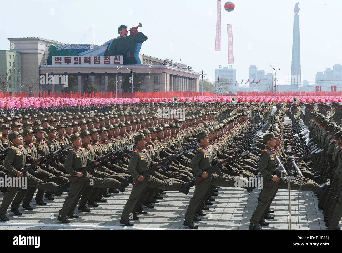 Soldiers march during a military parade at Pyongyang's Kim Il Sung ...