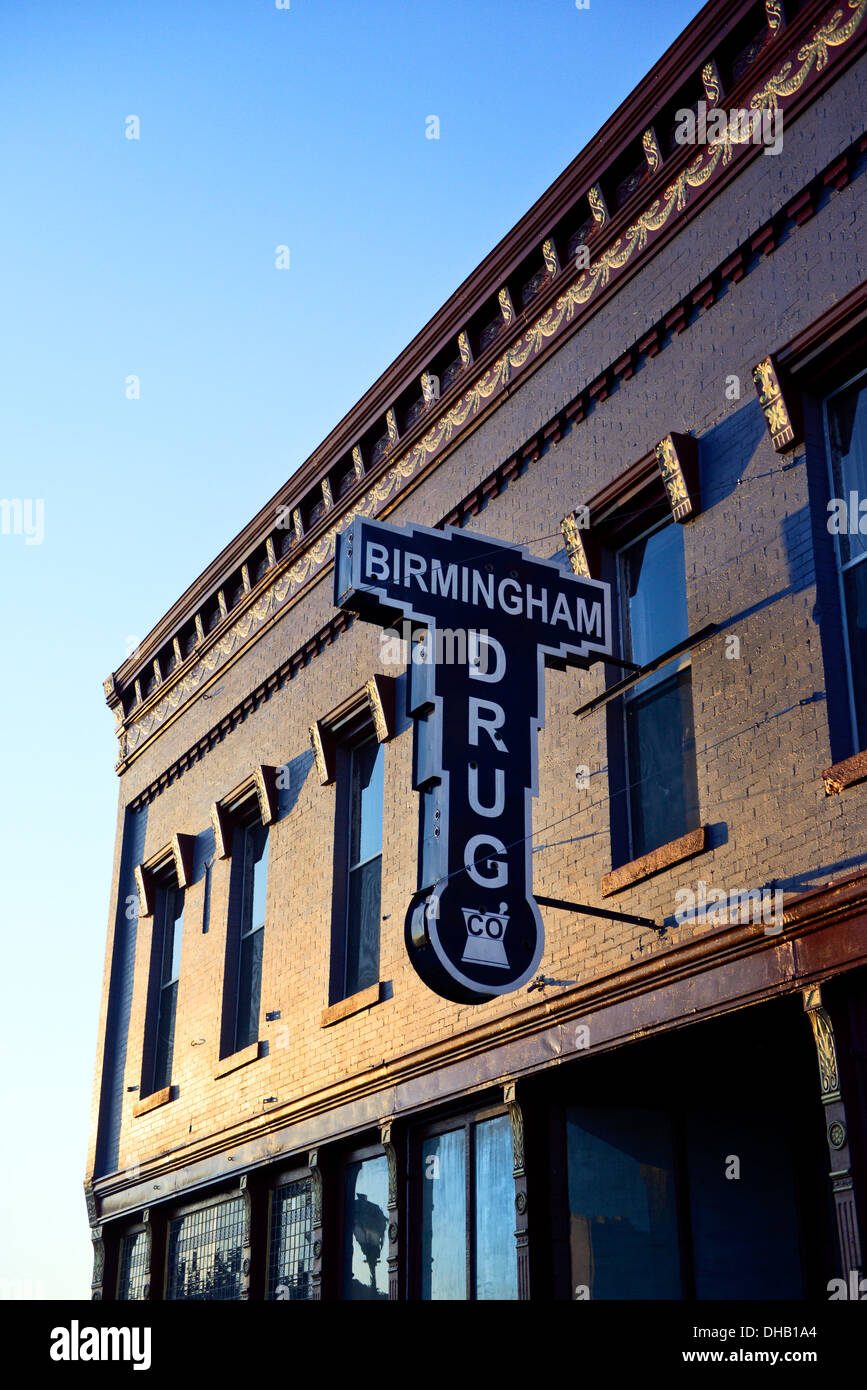 Drug store sign hi-res stock photography and images - Alamy