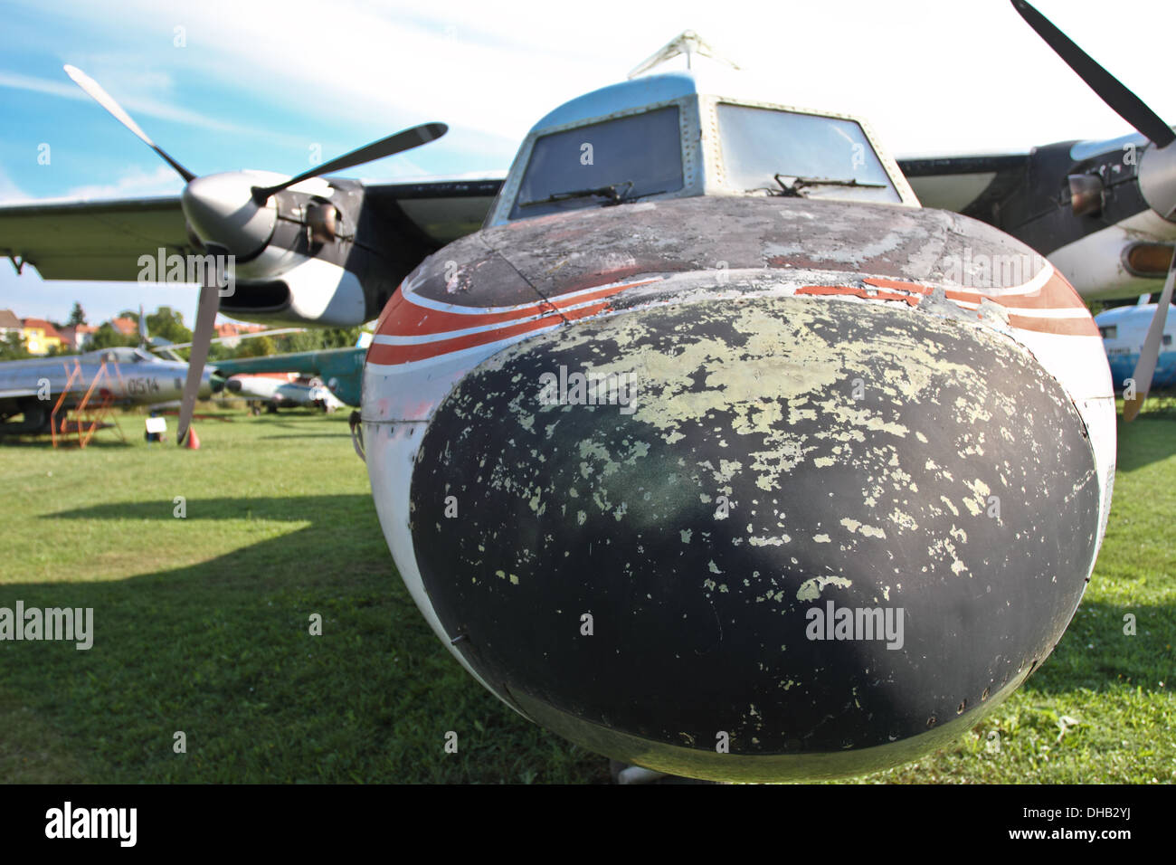 Black propeller plane hi-res stock photography and images - Alamy