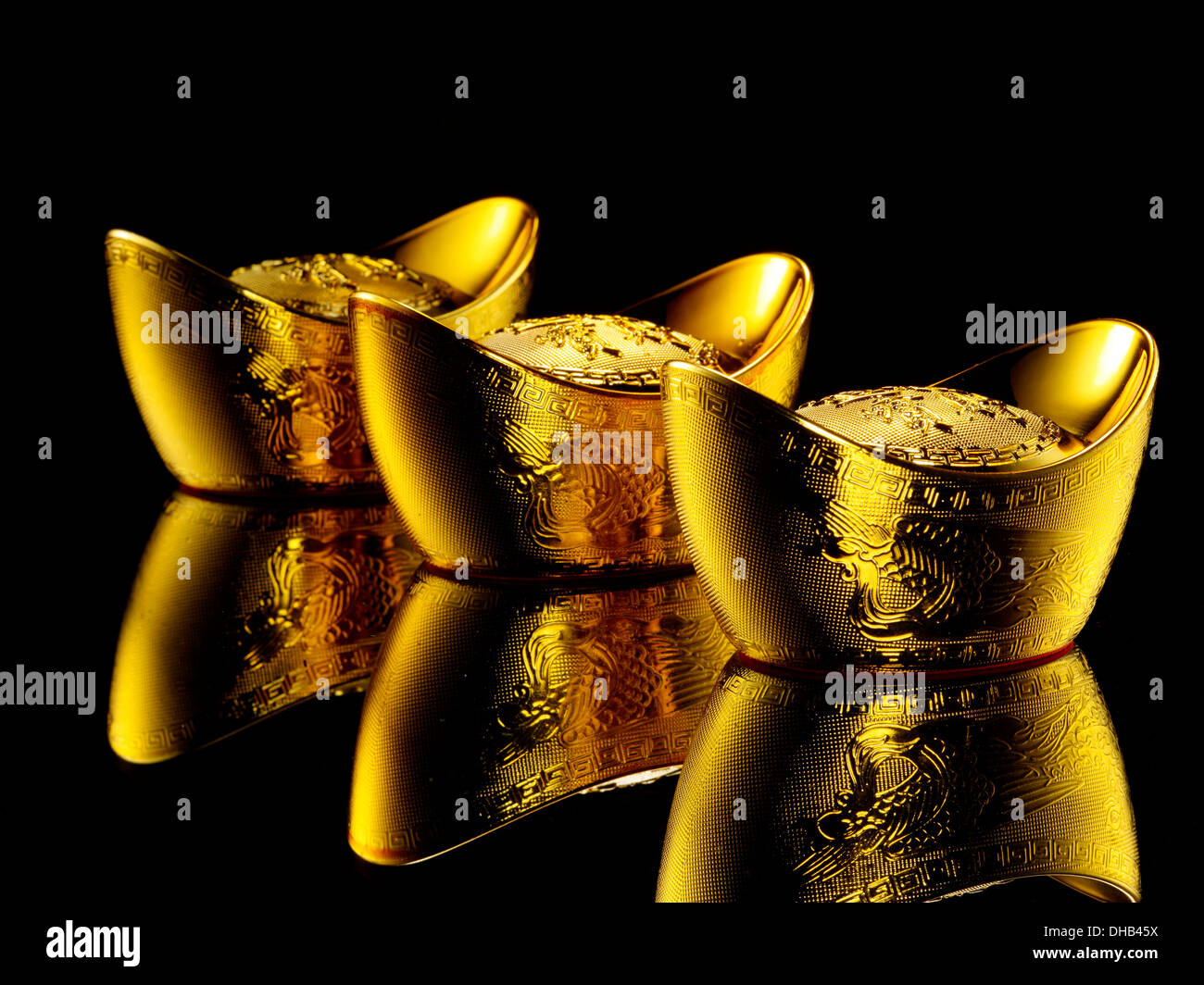 Chinese ancient currency golden ingot Yuan Bao Stock Photo - Alamy