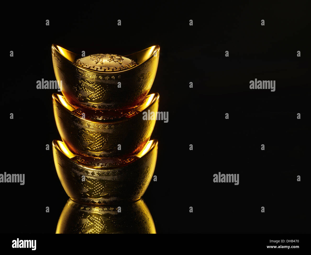 Chinese ancient currency golden ingot Yuan Bao Stock Photo - Alamy