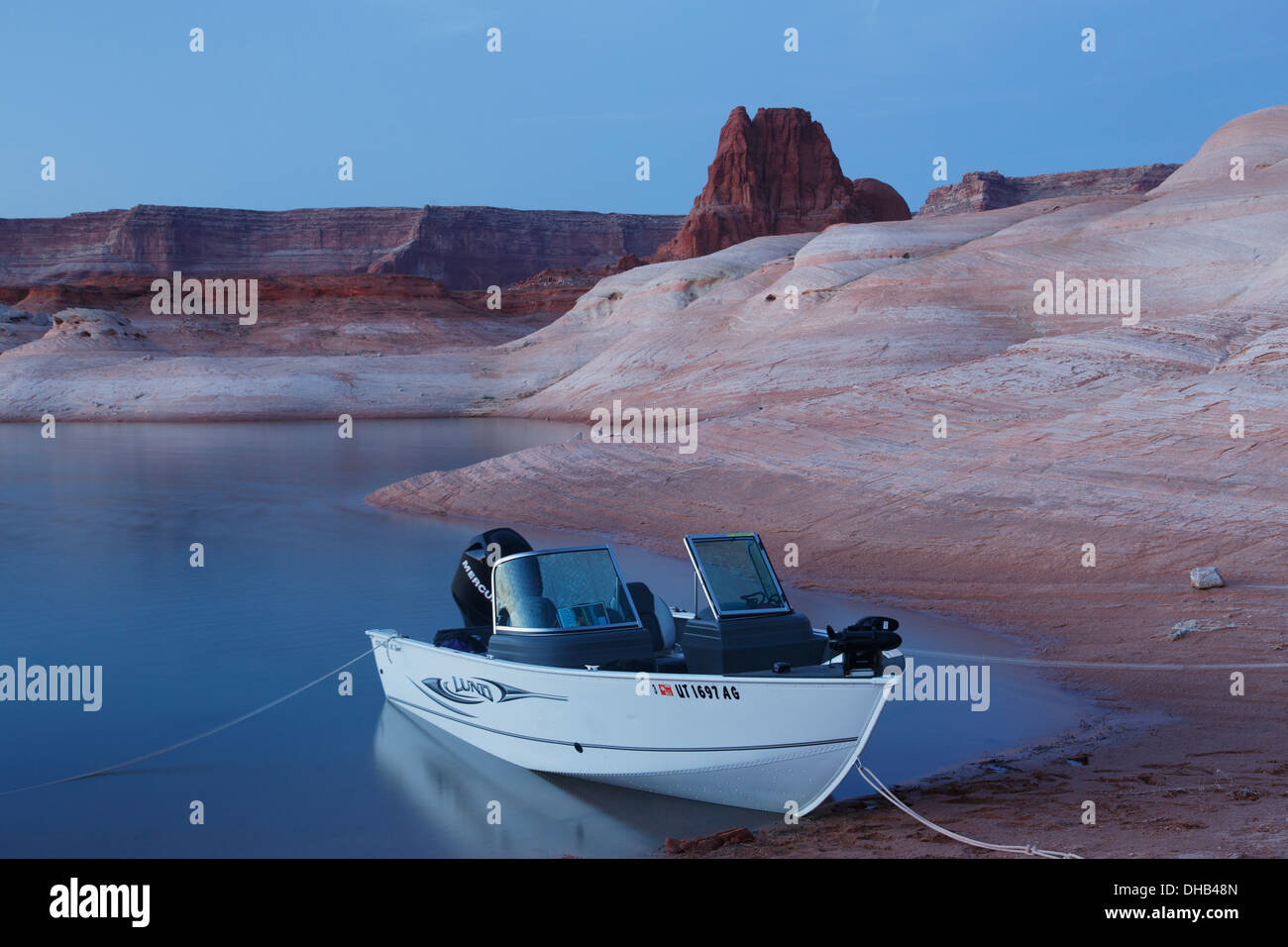 Boat camping in West Canyon, Lake Powell, Glen Canyon National ...