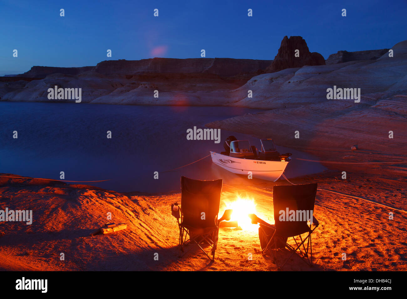 Boat camping in West Canyon, Lake Powell, Glen Canyon National ...