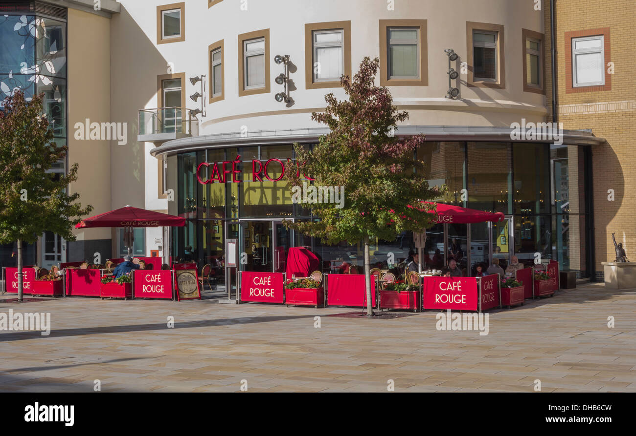 Woking restaurant hi-res stock photography and images - Alamy