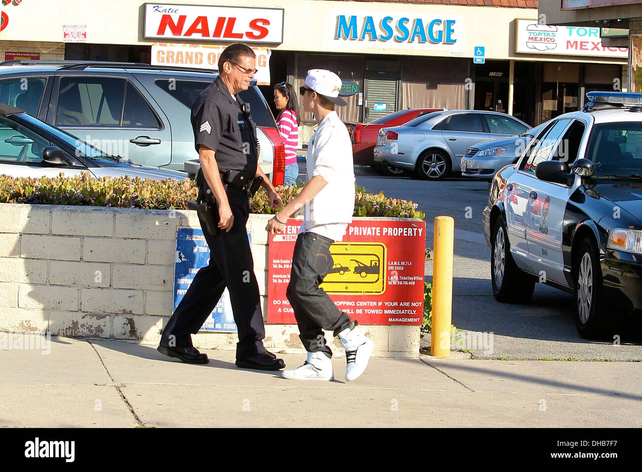 Justin Bieber is asked by a Los Angeles police officer to move his £60k ...