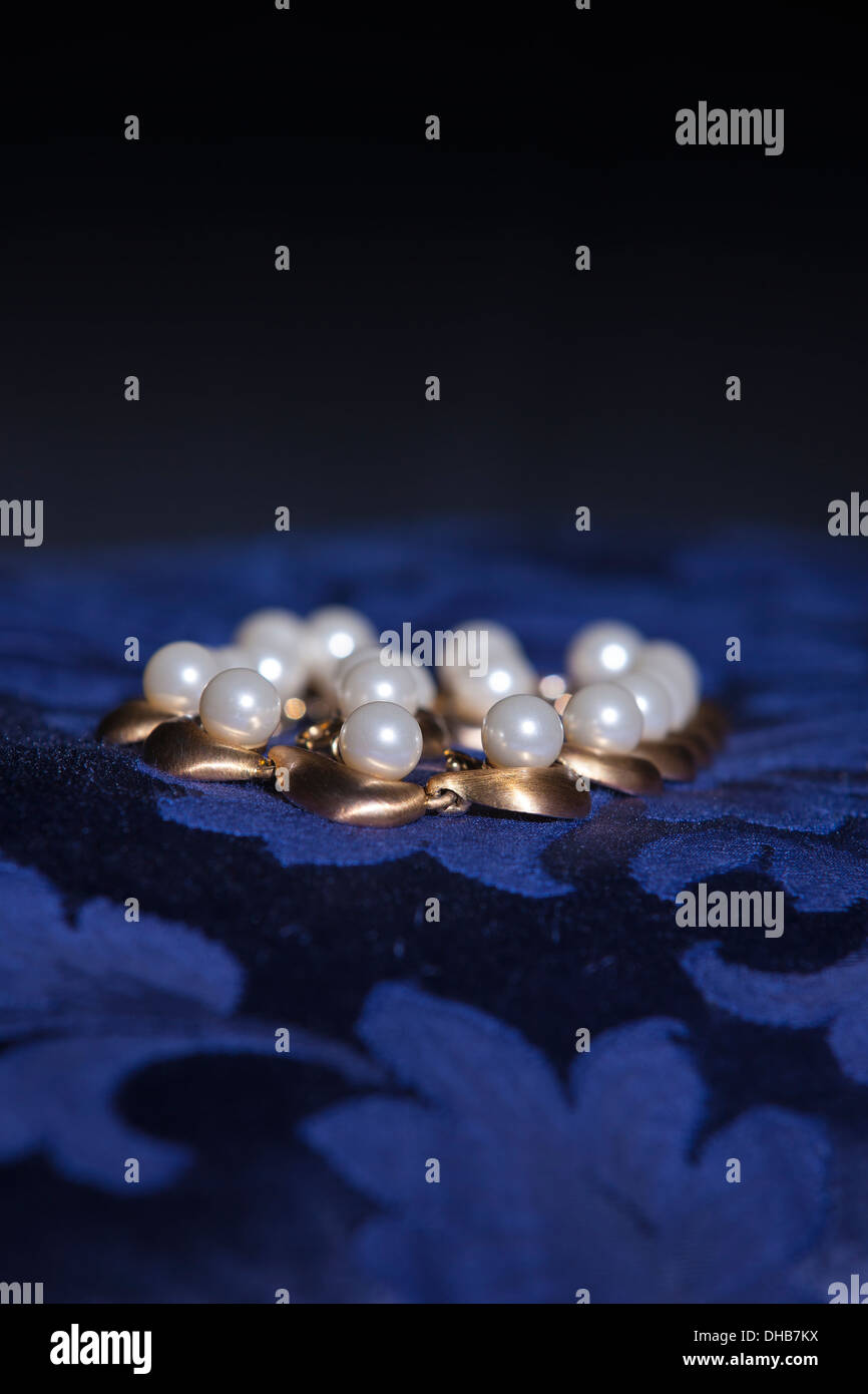 Old Pearl Necklace Stock Photo - Alamy