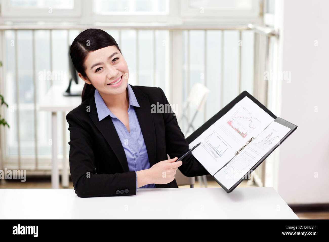 Successful women portfolio hi-res stock photography and images - Alamy