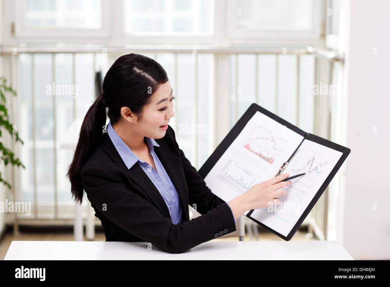 Successful women portfolio hi-res stock photography and images - Alamy