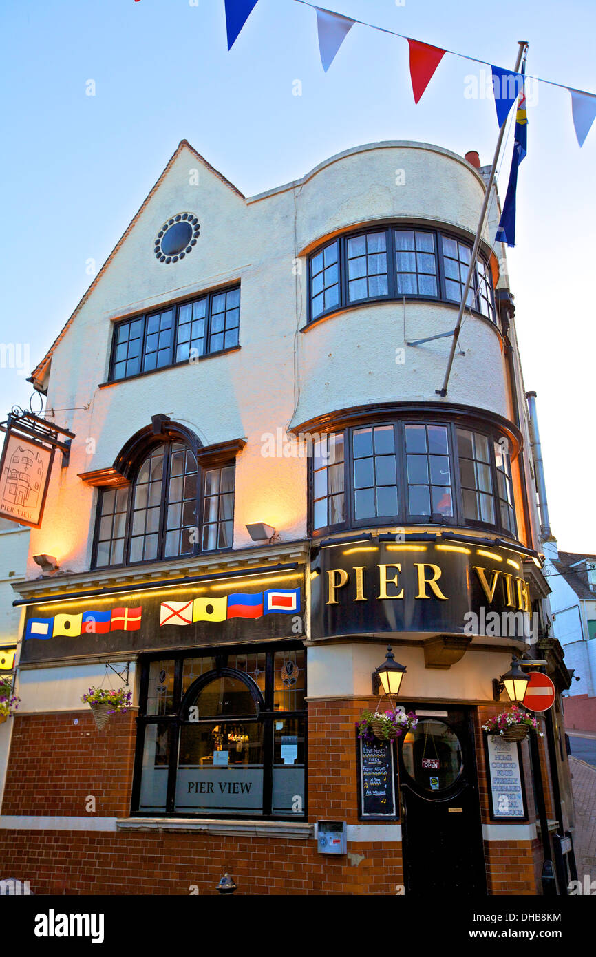 Cowes pub hi-res stock photography and images - Alamy
