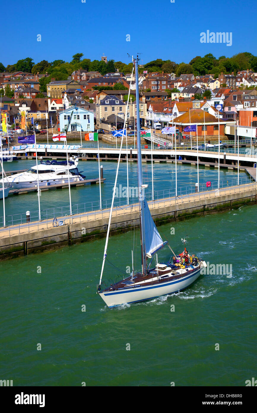 Cowes hi-res stock photography and images - Alamy