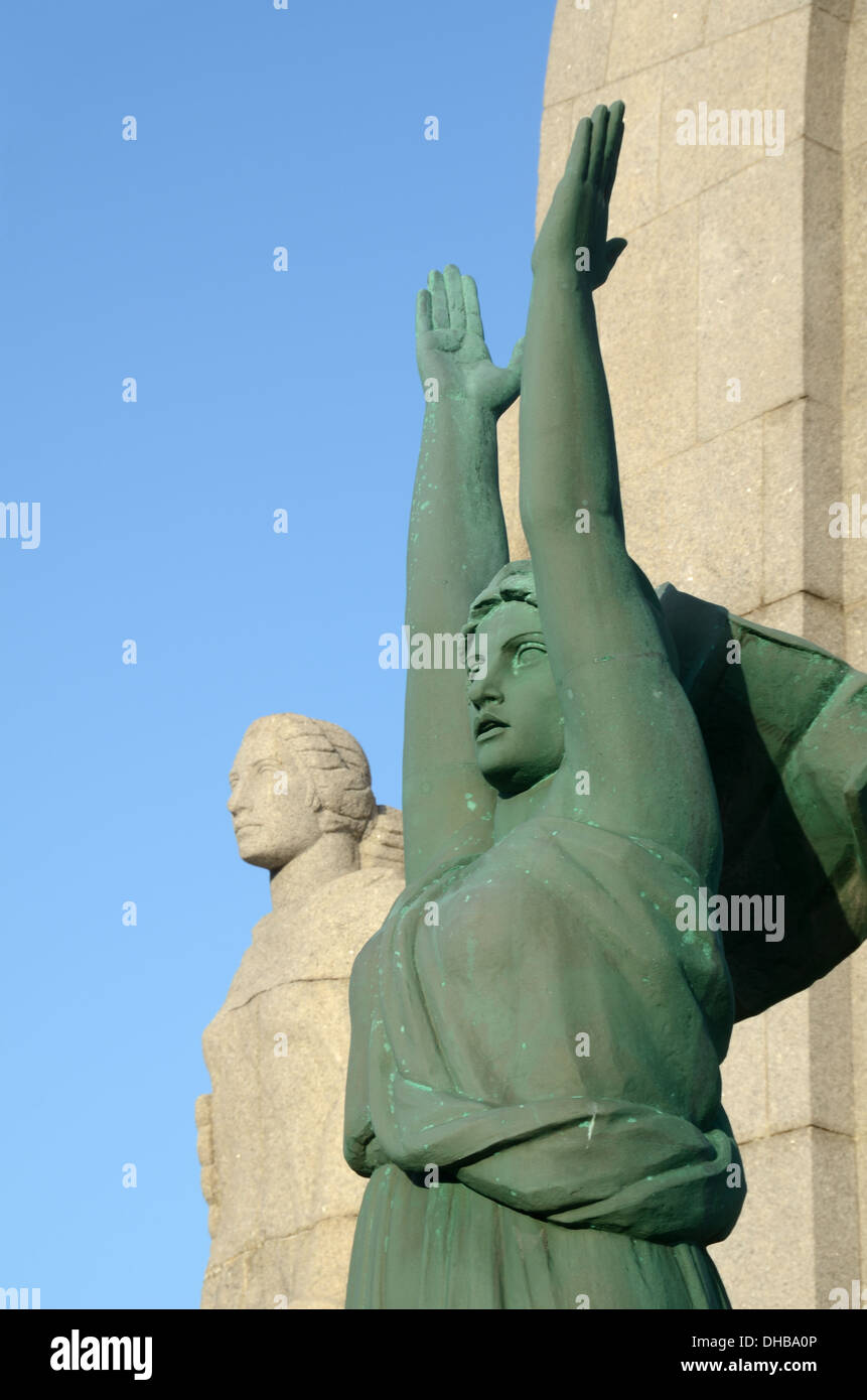 Art deco statue hi-res stock photography and images - Alamy