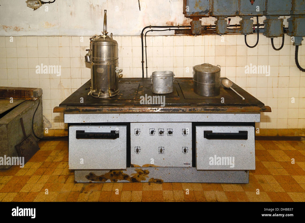 Underground kitchen hi-res stock photography and images - Alamy