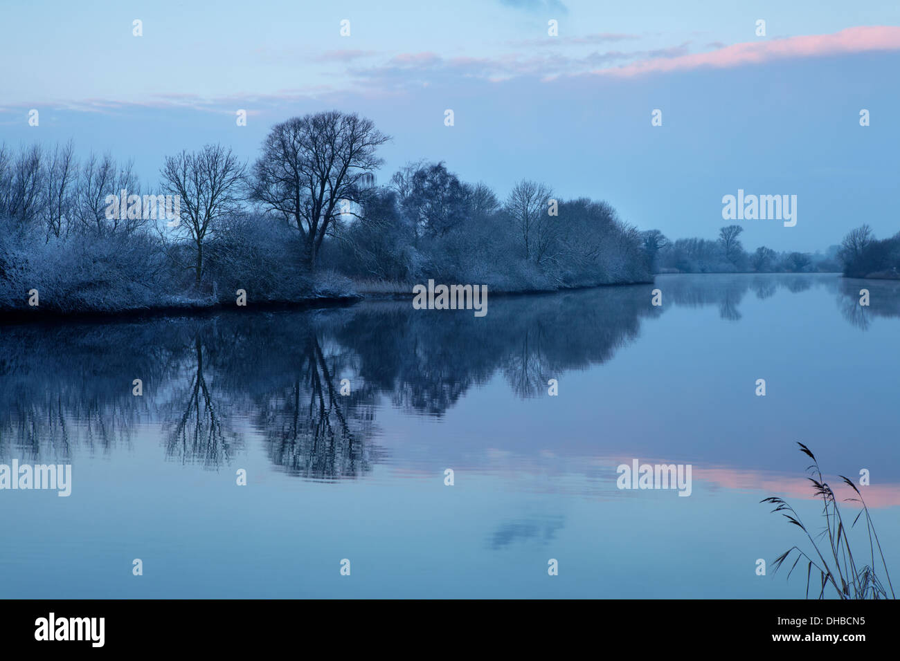 A winter morning in the Norfolk Broads showing the River Yare from ...