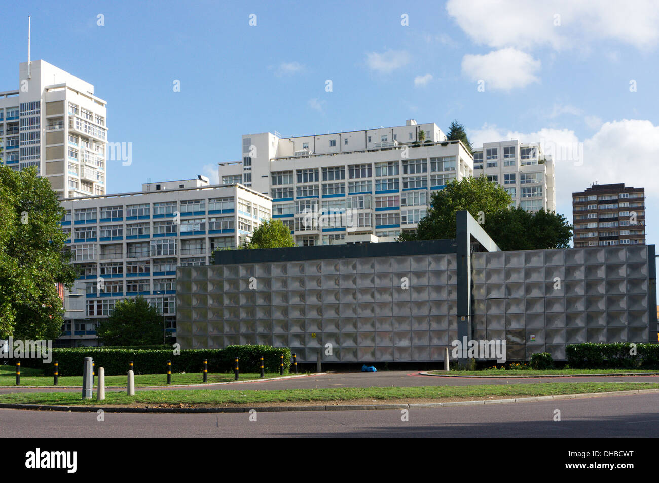 The Faraday Memorial at Elephant & Castle with the flats of Metro ...