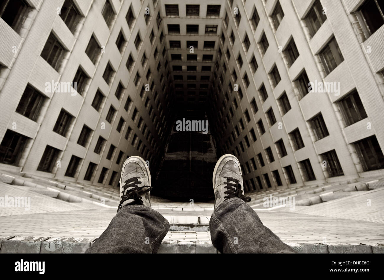 LIFE ON EDGE PHOTO FEET These extreme images have been created via ...