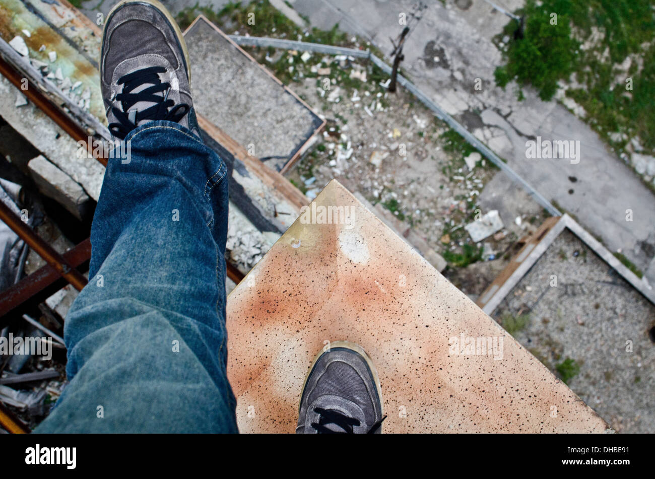 LIFE ON EDGE PHOTO FEET These extreme images have been created via ...