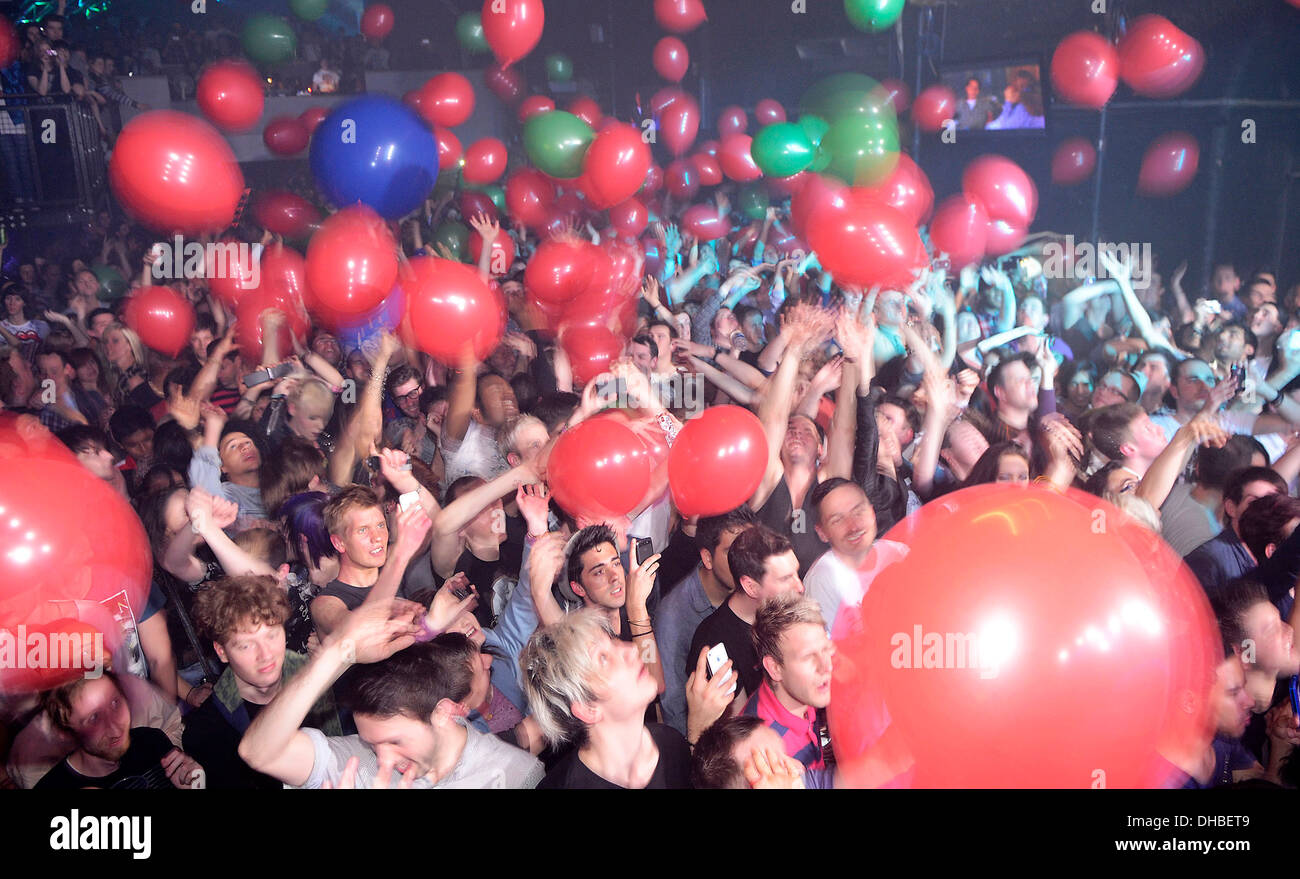 Fans with balloons at Marina and Diamonds performing at G-A-Y London ...