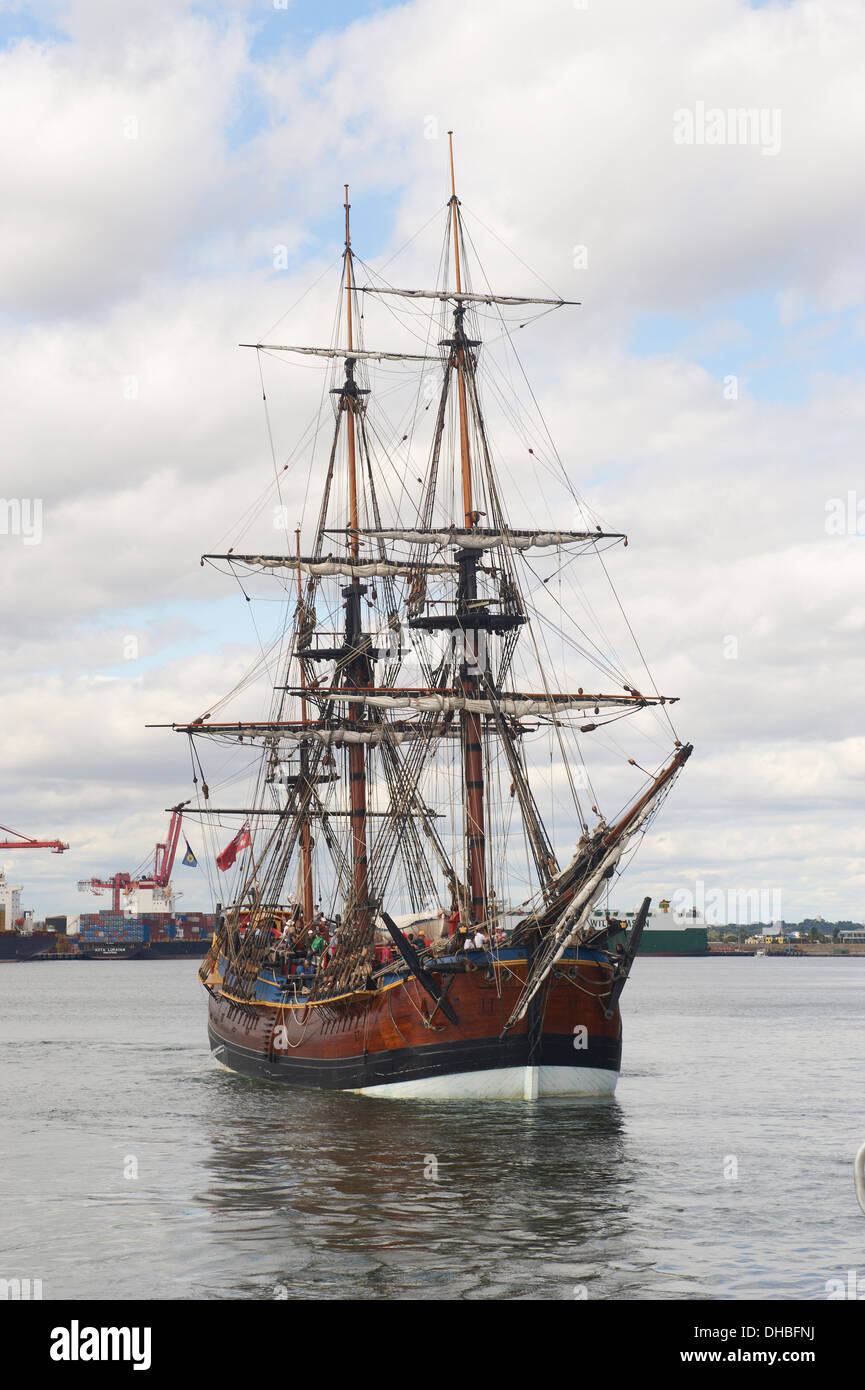 Replica square rigged sailing ship hi-res stock photography and images ...