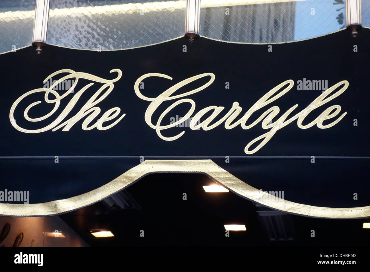 Cafe carlyle new york hi-res stock photography and images - Alamy