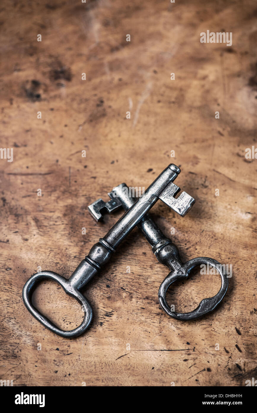 Old fashioned key hi-res stock photography and images - Alamy