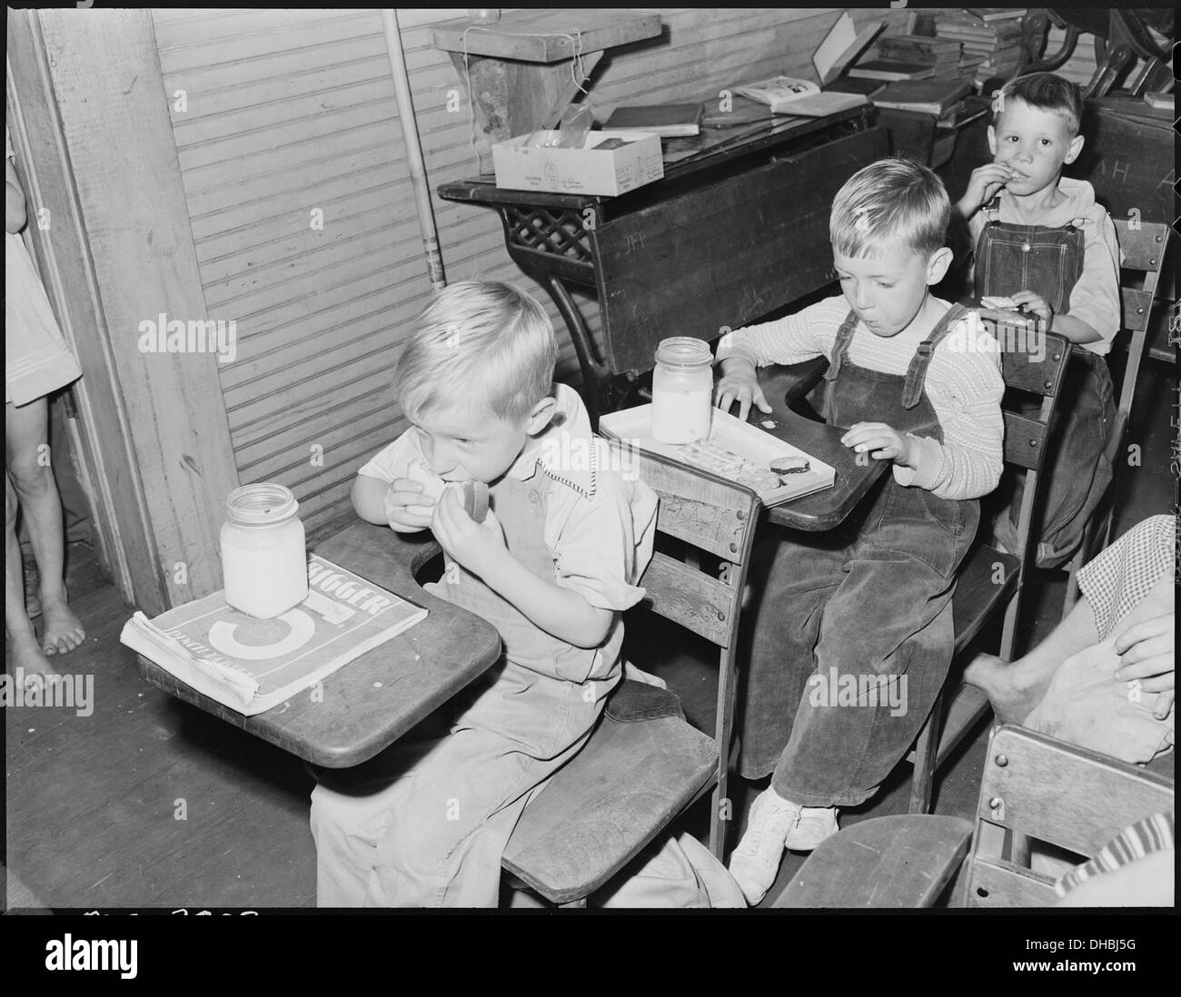 Working class families hi-res stock photography and images - Alamy