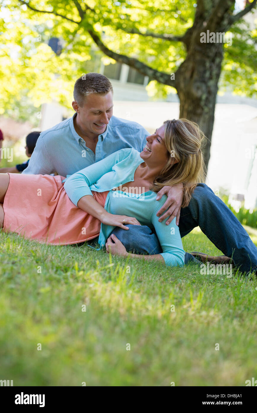 Group people sitting under tree hi-res stock photography and images - Alamy