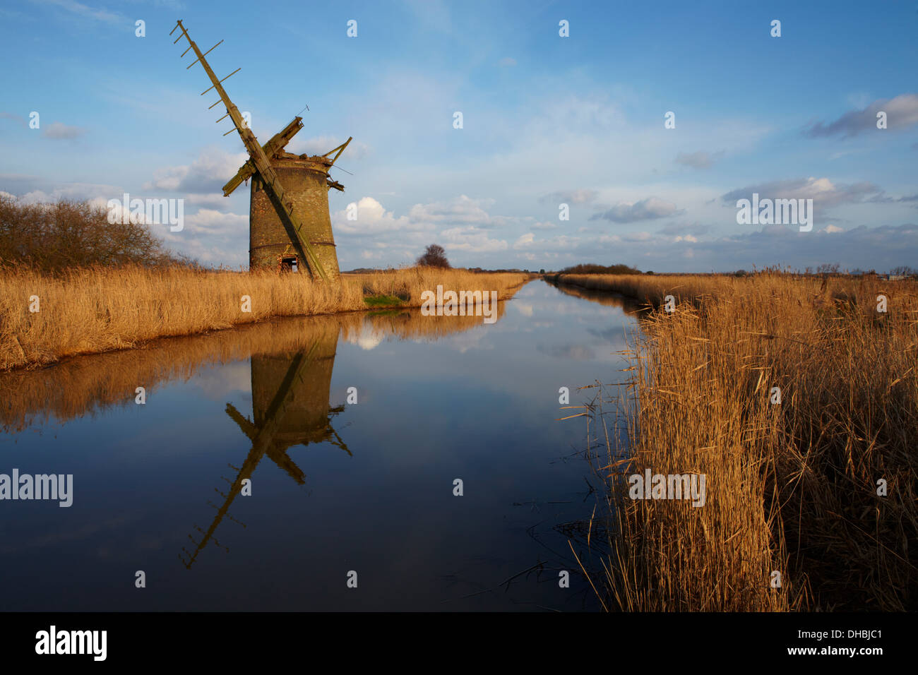 Brograve drainage windmill hi-res stock photography and images - Alamy