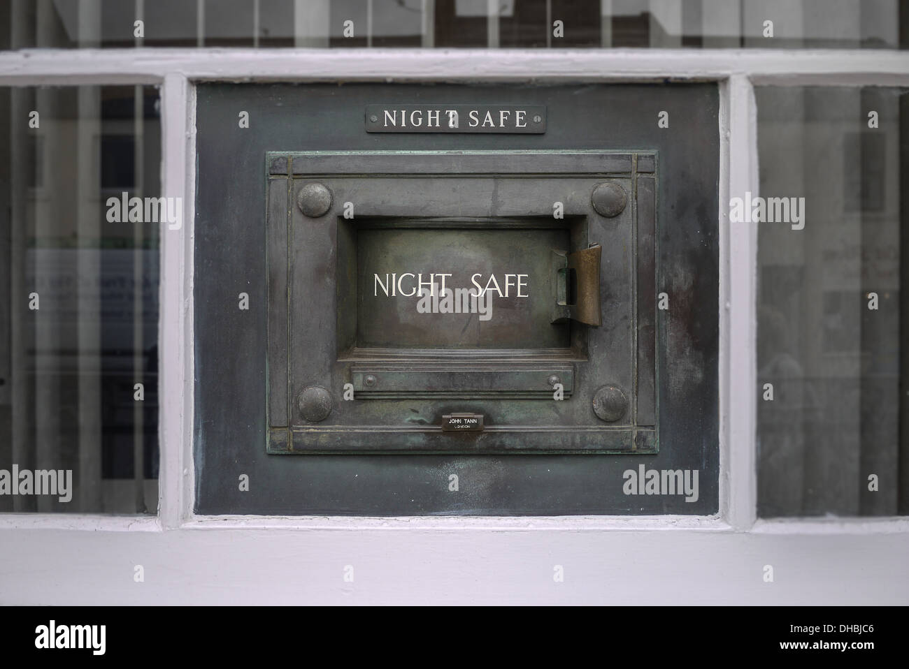 Traditional banking hi-res stock photography and images - Alamy