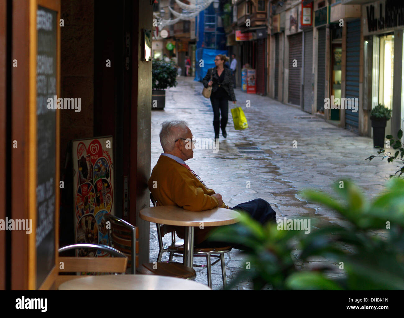 Old man chilling hi-res stock photography and images - Alamy
